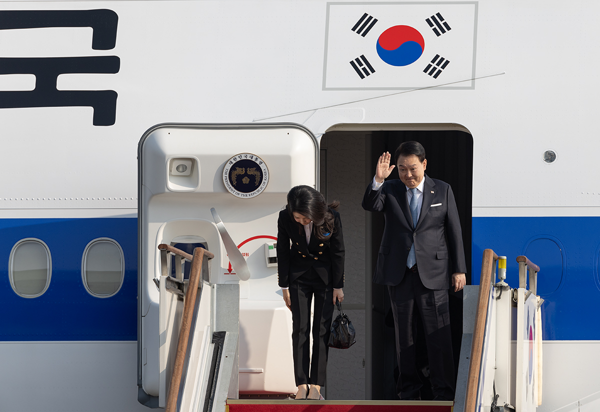 Tổng thống Hàn Quốc lên đường tham dự Hội nghị thượng đỉnh APEC : Korea.net : The official ...